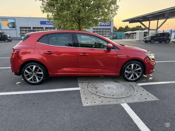 Sarkans Renault Megane 2016 Tauragė, ar dzinēja tilpumu 1.60 L un nobraukumu 136 tūkst. km par 8700 €, foto 4 vietnē AUTOMOTO.COM.LV