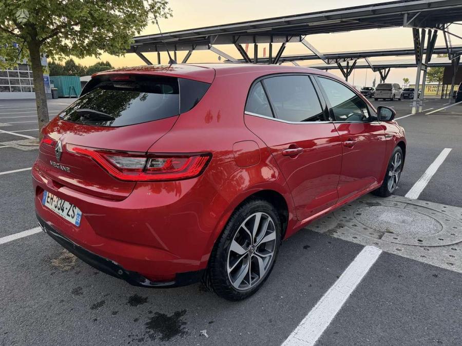 Sarkans Renault Megane 2016 Tauragė, ar dzinēja tilpumu 1.60 L un nobraukumu 136 tūkst. km par 8700 €, foto 6 vietnē AUTOMOTO.COM.LV