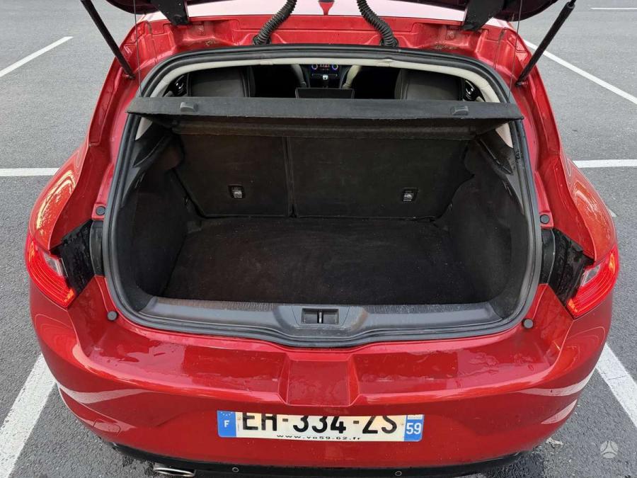 Sarkans Renault Megane 2016 Tauragė, ar dzinēja tilpumu 1.60 L un nobraukumu 136 tūkst. km par 8700 €, foto 12 vietnē AUTOMOTO.COM.LV