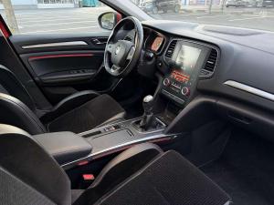 Sarkans Renault Megane 2016 Tauragė, ar dzinēja tilpumu 1.60 L un nobraukumu 136 tūkst. km par 8700 €, foto 15 vietnē AUTOMOTO.COM.LV