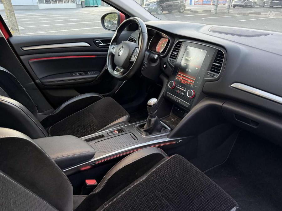 Sarkans Renault Megane 2016 Tauragė, ar dzinēja tilpumu 1.60 L un nobraukumu 136 tūkst. km par 8700 €, foto 15 vietnē AUTOMOTO.COM.LV