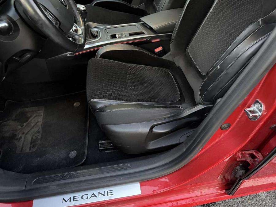 Sarkans Renault Megane 2016 Tauragė, ar dzinēja tilpumu 1.60 L un nobraukumu 136 tūkst. km par 8700 €, foto 17 vietnē AUTOMOTO.COM.LV