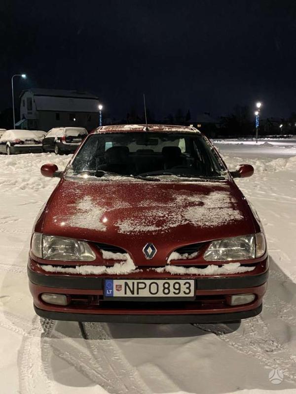 Sarkans Renault Megane 1997 Kauņa, ar dzinēja tilpumu 1.60 L un nobraukumu 123 tūkst. km par 1300 €, foto 3 vietnē AUTOMOTO.COM.LV