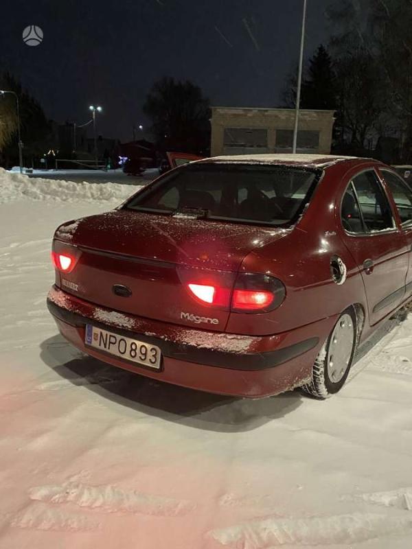 Sarkans Renault Megane 1997 Kauņa, ar dzinēja tilpumu 1.60 L un nobraukumu 123 tūkst. km par 1300 €, foto 9 vietnē AUTOMOTO.COM.LV