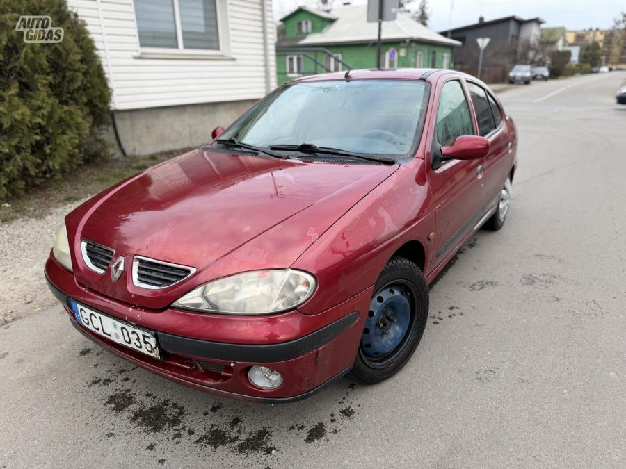 Red Renault Megane 2000 in Kaunas, with an engine capacity of 1.60 L and mileage of 295 thousand km for 550 €, photo 1 on AUTOMOTO.COM.LV