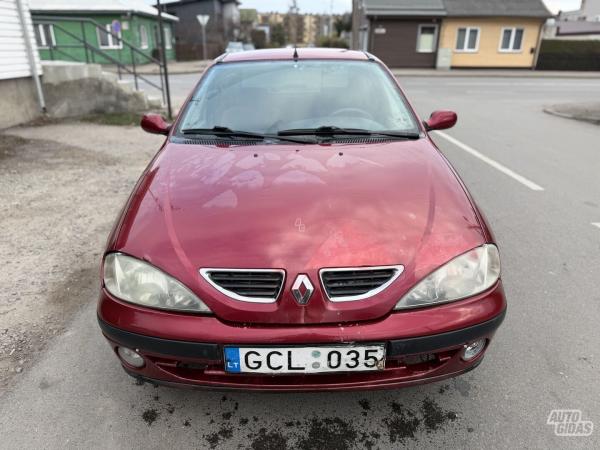 Sarkans Renault Megane 2000 Kauņa, ar dzinēja tilpumu 1.60 L un nobraukumu 295 tūkst. km par 550 €, foto 2 vietnē AUTOMOTO.COM.LV
