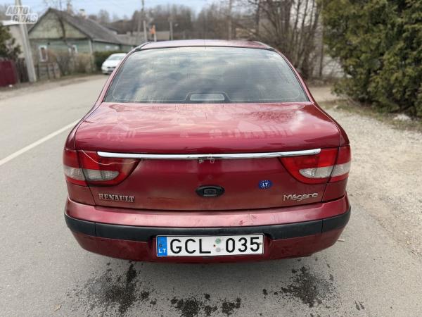 Sarkans Renault Megane 2000 Kauņa, ar dzinēja tilpumu 1.60 L un nobraukumu 295 tūkst. km par 550 €, foto 6 vietnē AUTOMOTO.COM.LV