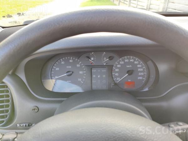 Red Renault Megane 2000 in Riga, with an engine capacity of 1.60 L and mileage of 187 thousand km for 600 €, photo 3 on AUTOMOTO.COM.LV