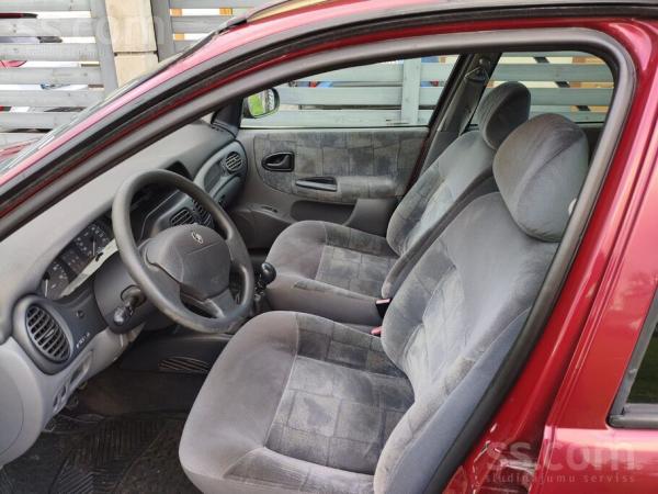 Red Renault Megane 2000 in Riga, with an engine capacity of 1.60 L and mileage of 187 thousand km for 600 €, photo 9 on AUTOMOTO.COM.LV