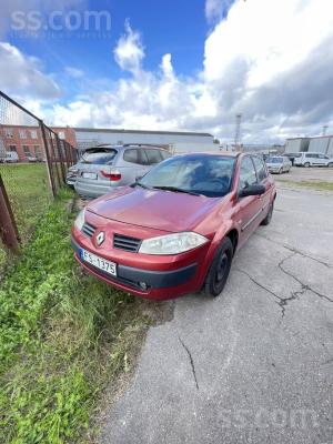 Red Renault Megane 2005 in Riga, with an engine capacity of 1.60 L and mileage of 262 thousand km for 500 €, photo  on AUTOMOTO.COM.LV