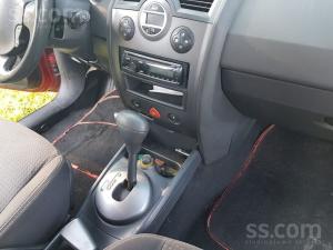 Red Renault Megane 2005 in Bauska, with an engine capacity of 1.60 L and mileage of 182 thousand km for 900 €, photo 5 on AUTOMOTO.COM.LV