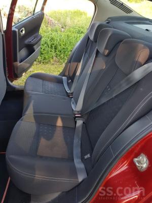 Red Renault Megane 2005 in Bauska, with an engine capacity of 1.60 L and mileage of 182 thousand km for 900 €, photo 8 on AUTOMOTO.COM.LV