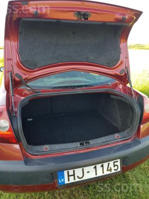 Red Renault Megane 2005 in Bauska, with an engine capacity of 1.60 L and mileage of 182 thousand km for 900 €, photo 10 on AUTOMOTO.COM.LV