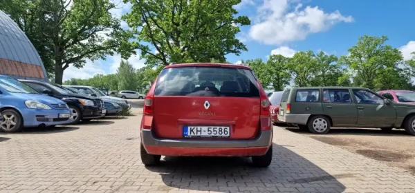 Red Renault Megane 2004 in Valmiera, with an engine capacity of 1.60 L and mileage of 315 thousand km for 850 €, photo 4 on AUTOMOTO.COM.LV