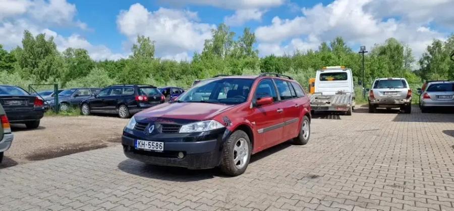 Sarkans Renault Megane 2004 Valmiera, ar dzinēja tilpumu 1.60 L un nobraukumu 315 tūkst. km par 850 €, foto 8 vietnē AUTOMOTO.COM.LV