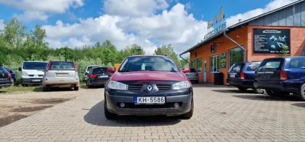 Red Renault Megane 2004 in Valmiera, with an engine capacity of 1.60 L and mileage of 315 thousand km for 850 €, photo 8 on AUTOMOTO.COM.LV