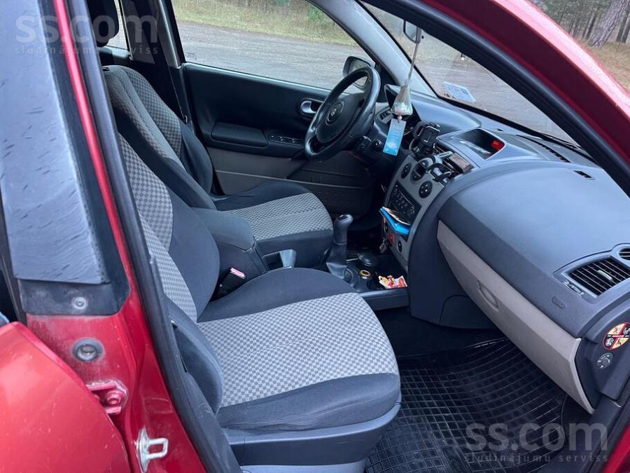 Red Renault Megane 2005 in Liepaja, with an engine capacity of 1.60 L and mileage of 0 thousand km for 1200 €, photo 4 on AUTOMOTO.COM.LV