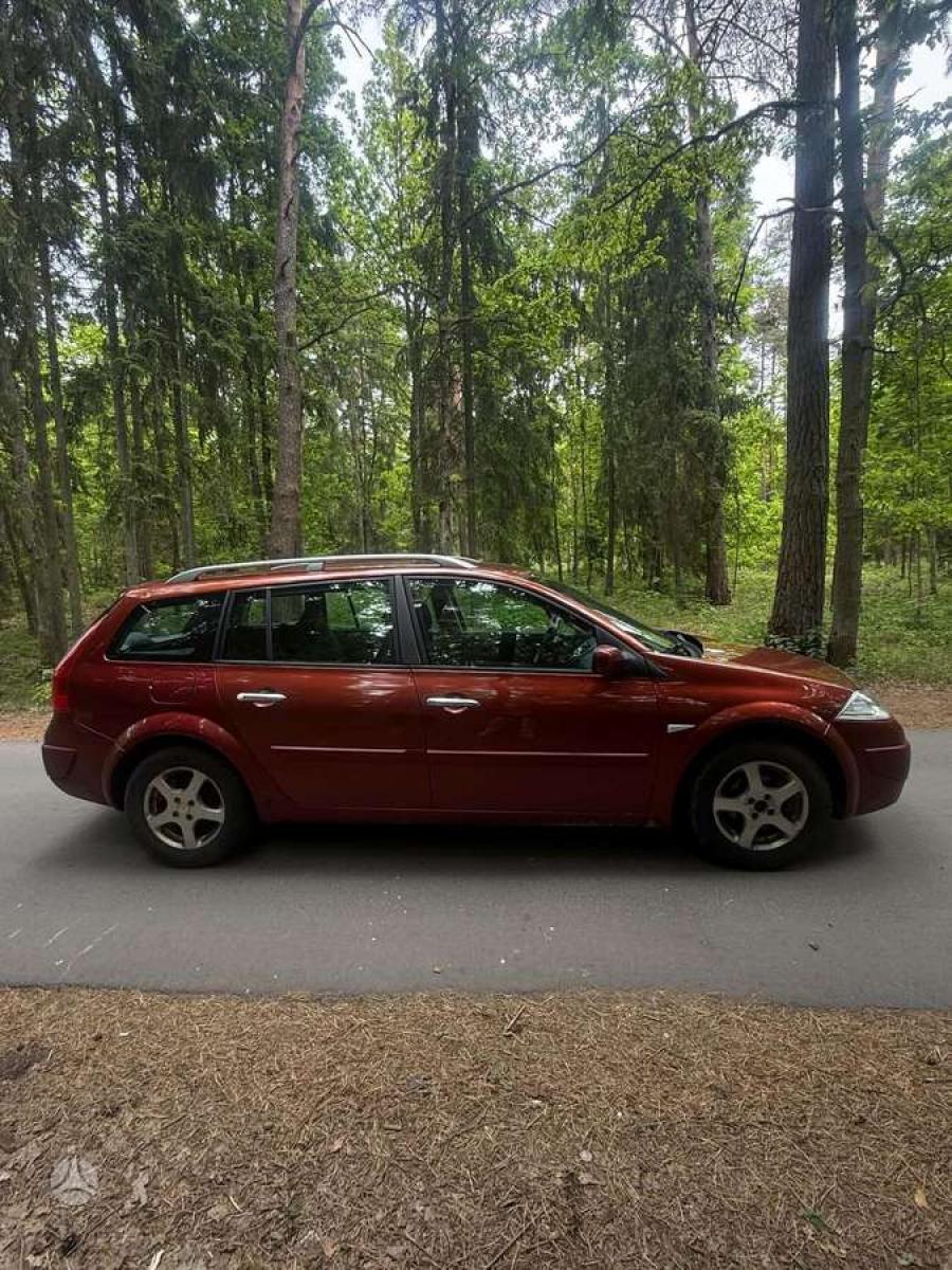 Red Renault Megane 2007 in Siauliai, with an engine capacity of 1.87 L and mileage of 270 thousand km for 1250 €, photo 1 on AUTOMOTO.COM.LV