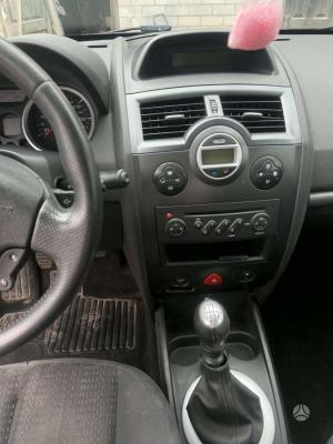 Red Renault Megane 2007 in Siauliai, with an engine capacity of 1.87 L and mileage of 270 thousand km for 1250 €, photo 9 on AUTOMOTO.COM.LV