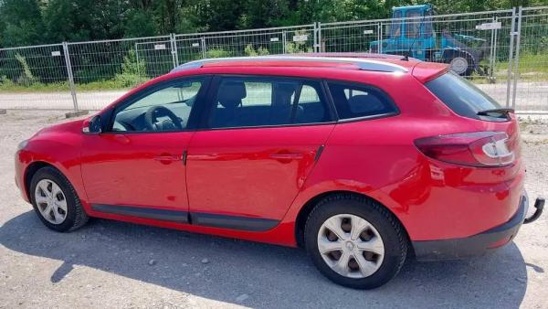 Sarkans Renault Megane 2009 Limbaži, ar dzinēja tilpumu 1.60 L un nobraukumu 169 tūkst. km par 3950 €, foto 4 vietnē AUTOMOTO.COM.LV