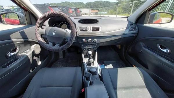 Sarkans Renault Megane 2009 Limbaži, ar dzinēja tilpumu 1.60 L un nobraukumu 169 tūkst. km par 3950 €, foto 9 vietnē AUTOMOTO.COM.LV