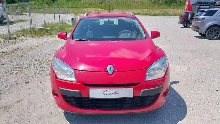 Sarkans Renault Megane 2009 Limbaži, ar dzinēja tilpumu 1.60 L un nobraukumu 169 tūkst. km par 3950 €, foto 3 vietnē AUTOMOTO.COM.LV