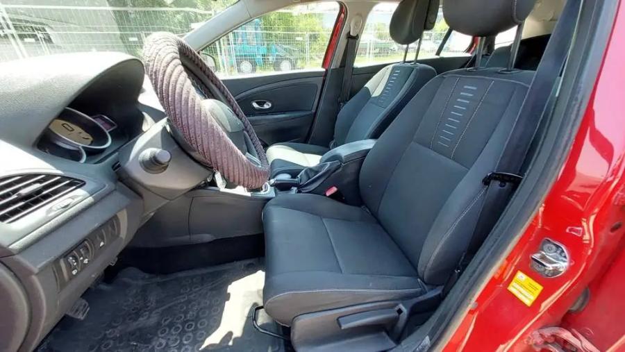 Sarkans Renault Megane 2009 Limbaži, ar dzinēja tilpumu 1.60 L un nobraukumu 169 tūkst. km par 3950 €, foto 12 vietnē AUTOMOTO.COM.LV