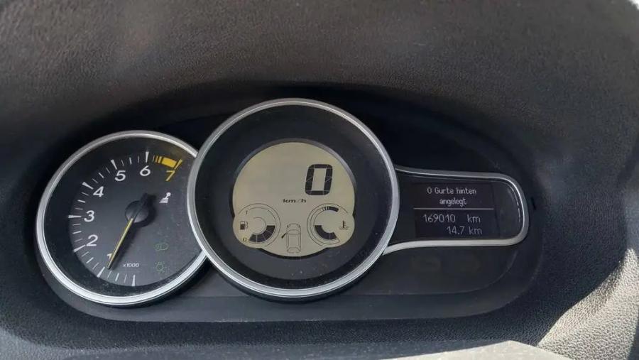 Sarkans Renault Megane 2009 Limbaži, ar dzinēja tilpumu 1.60 L un nobraukumu 169 tūkst. km par 3950 €, foto 13 vietnē AUTOMOTO.COM.LV