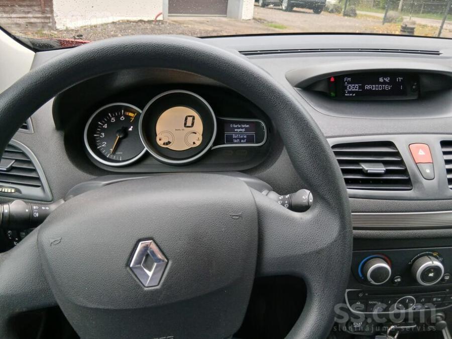 Sarkans Renault Megane 2009 Limbaži, ar dzinēja tilpumu 1.60 L un nobraukumu 169 tūkst. km par 3950 €, foto 10 vietnē AUTOMOTO.COM.LV