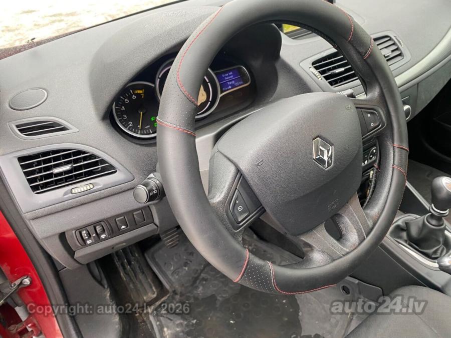 Sarkans Renault Megane 2012 Tallina, ar dzinēja tilpumu 1.40 L un nobraukumu 0 tūkst. km par 2600 €, foto 7 vietnē AUTOMOTO.COM.LV