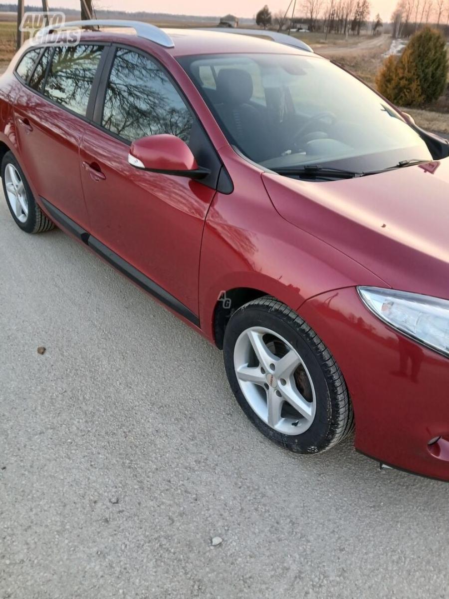 Sarkans Renault Megane 2012 Joniškis, ar dzinēja tilpumu 1.40 L un nobraukumu 220 tūkst. km par 2850 €, foto 4 vietnē AUTOMOTO.COM.LV