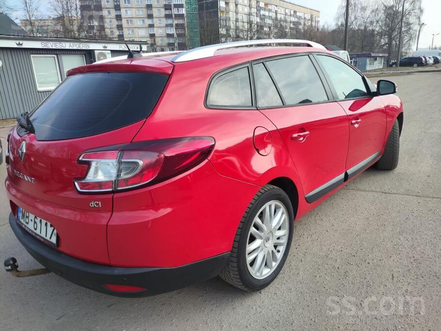 Sarkans Renault Megane 2013 Rīga, ar dzinēja tilpumu 1.50 L un nobraukumu 349 tūkst. km par 1800 €, foto 4 vietnē AUTOMOTO.COM.LV