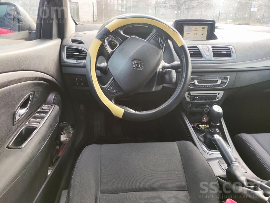 Sarkans Renault Megane 2013 Rīga, ar dzinēja tilpumu 1.50 L un nobraukumu 349 tūkst. km par 1800 €, foto 6 vietnē AUTOMOTO.COM.LV