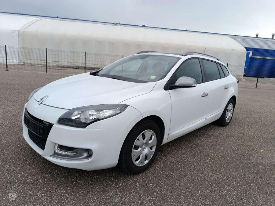 Red Renault Megane 2013 in Kaunas, with an engine capacity of 1.46 L and mileage of 246 thousand km for 3999 €, photo 3 on AUTOMOTO.COM.LV