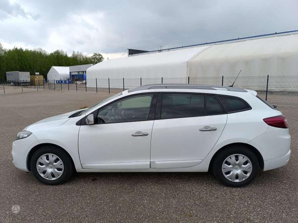 Sarkans Renault Megane 2013 Kauņa, ar dzinēja tilpumu 1.46 L un nobraukumu 246 tūkst. km par 3999 €, foto 5 vietnē AUTOMOTO.COM.LV