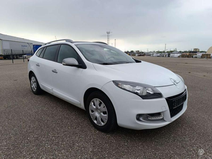 Red Renault Megane 2013 in Kaunas, with an engine capacity of 1.46 L and mileage of 246 thousand km for 3999 €, photo 7 on AUTOMOTO.COM.LV