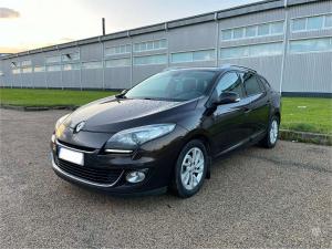 Sarkans Renault Megane 2013 Tauragė, ar dzinēja tilpumu 1.60 L un nobraukumu 300 tūkst. km par 2900 €, foto  vietnē AUTOMOTO.COM.LV