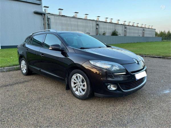 Red Renault Megane 2013 in Taurage, with an engine capacity of 1.60 L and mileage of 300 thousand km for 2900 €, photo 4 on AUTOMOTO.COM.LV