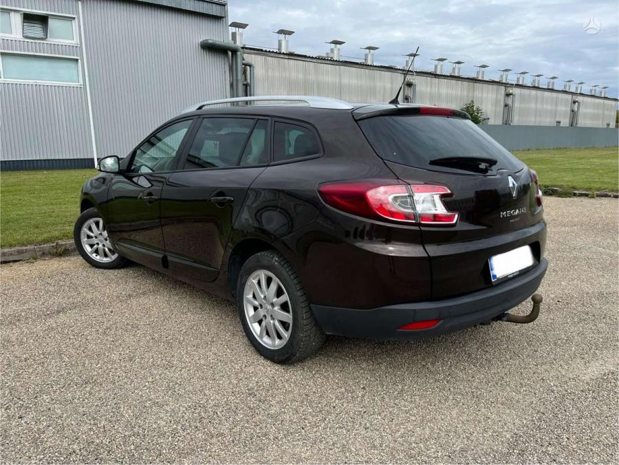 Red Renault Megane 2014 in Taurage, with an engine capacity of 1.20 L and mileage of 205 thousand km for 2400 €, photo 3 on AUTOMOTO.COM.LV