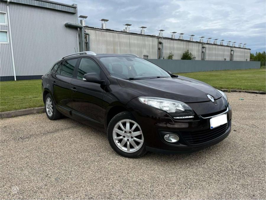 Red Renault Megane 2014 in Taurage, with an engine capacity of 1.20 L and mileage of 205 thousand km for 2400 €, photo 4 on AUTOMOTO.COM.LV