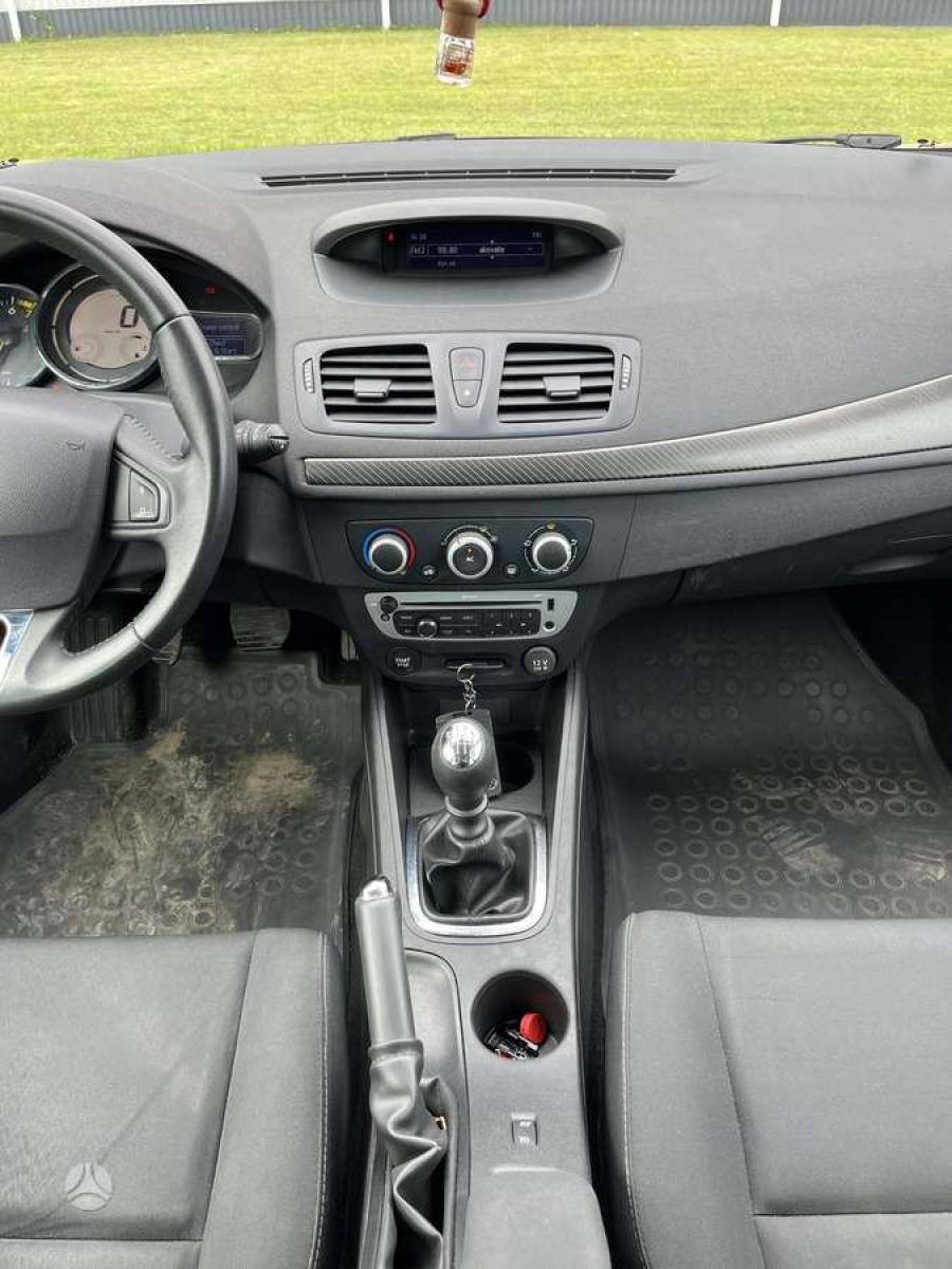 Red Renault Megane 2014 in Taurage, with an engine capacity of 1.20 L and mileage of 205 thousand km for 2400 €, photo 12 on AUTOMOTO.COM.LV