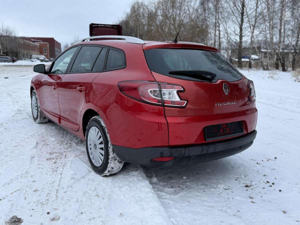 Red Renault Megane 2015 in Siauliai, with an engine capacity of 1.20 L and mileage of 270 thousand km for 2700 €, photo 3 on AUTOMOTO.COM.LV