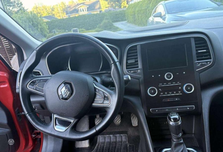 Sarkans Renault Megane 2016 Tauragė, ar dzinēja tilpumu 1.20 L un nobraukumu 180 tūkst. km par 5500 €, foto 4 vietnē AUTOMOTO.COM.LV