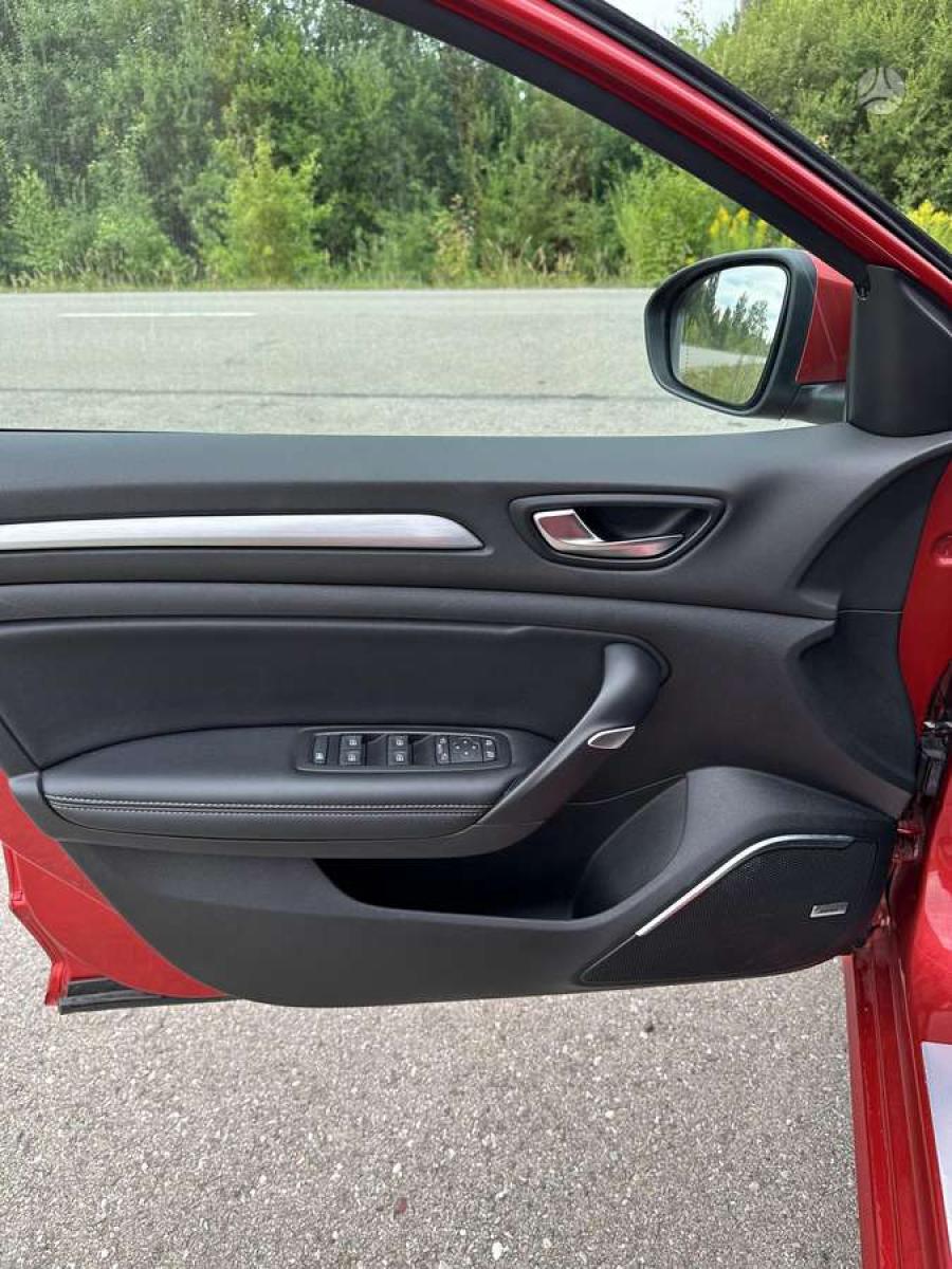 Red Renault Megane 2016 in Taurage, with an engine capacity of 1.20 L and mileage of 100 thousand km for 6100 €, photo 14 on AUTOMOTO.COM.LV