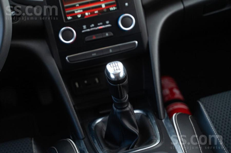 Red Renault Megane 2016 in Liepaja, with an engine capacity of 1.20 L and mileage of 101 thousand km for 7200 €, photo 19 on AUTOMOTO.COM.LV