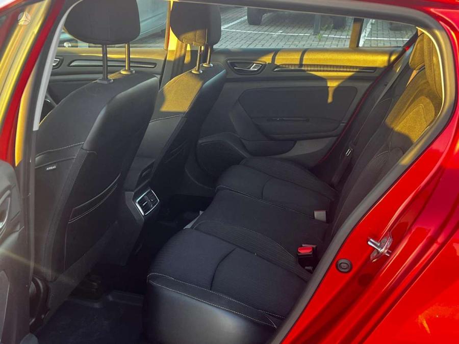 Red Renault Megane 2016 in Taurage, with an engine capacity of 1.20 L and mileage of 180 thousand km for 4700 €, photo 5 on AUTOMOTO.COM.LV