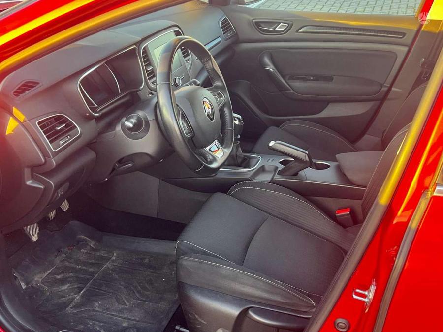Red Renault Megane 2016 in Taurage, with an engine capacity of 1.20 L and mileage of 180 thousand km for 4700 €, photo 7 on AUTOMOTO.COM.LV