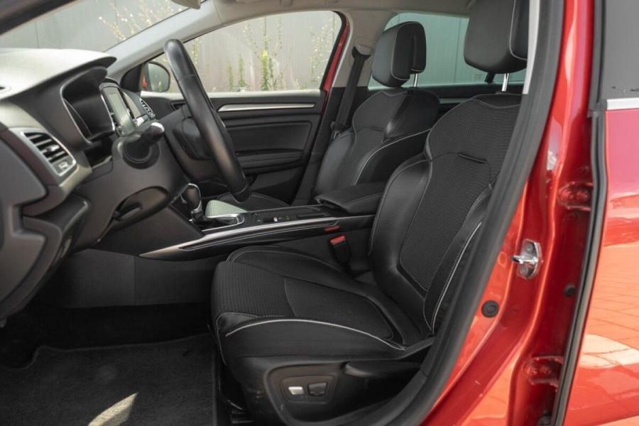 Red Renault Megane 2017 in Vilnius, with an engine capacity of 1.20 L and mileage of 125 thousand km for 9000 €, photo 9 on AUTOMOTO.COM.LV