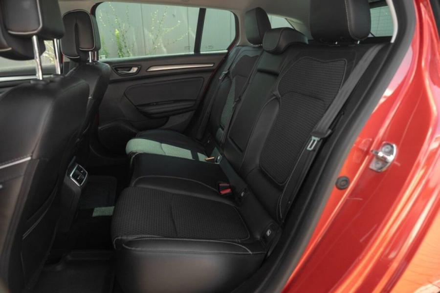 Red Renault Megane 2017 in Vilnius, with an engine capacity of 1.20 L and mileage of 125 thousand km for 9000 €, photo 10 on AUTOMOTO.COM.LV