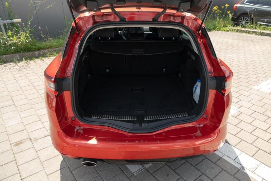 Red Renault Megane 2017 in Vilnius, with an engine capacity of 1.20 L and mileage of 125 thousand km for 9000 €, photo 24 on AUTOMOTO.COM.LV
